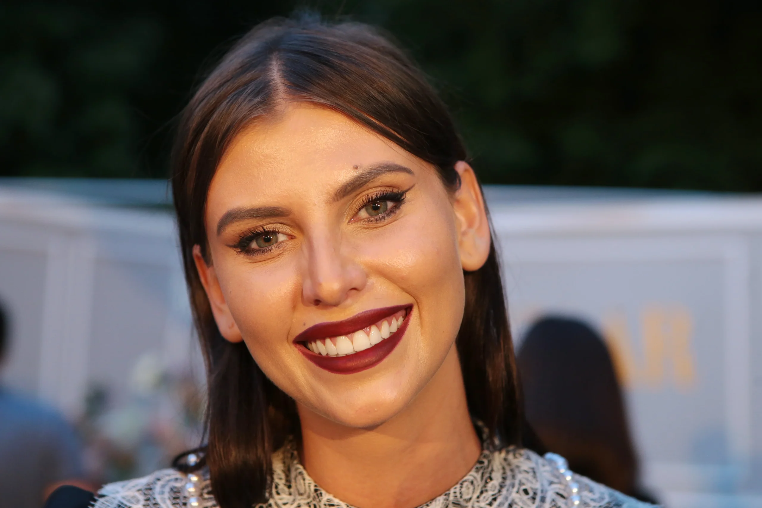 Cel mai inteligent model din Romania! Roxana Ilie: "Imi place sa citesc ...